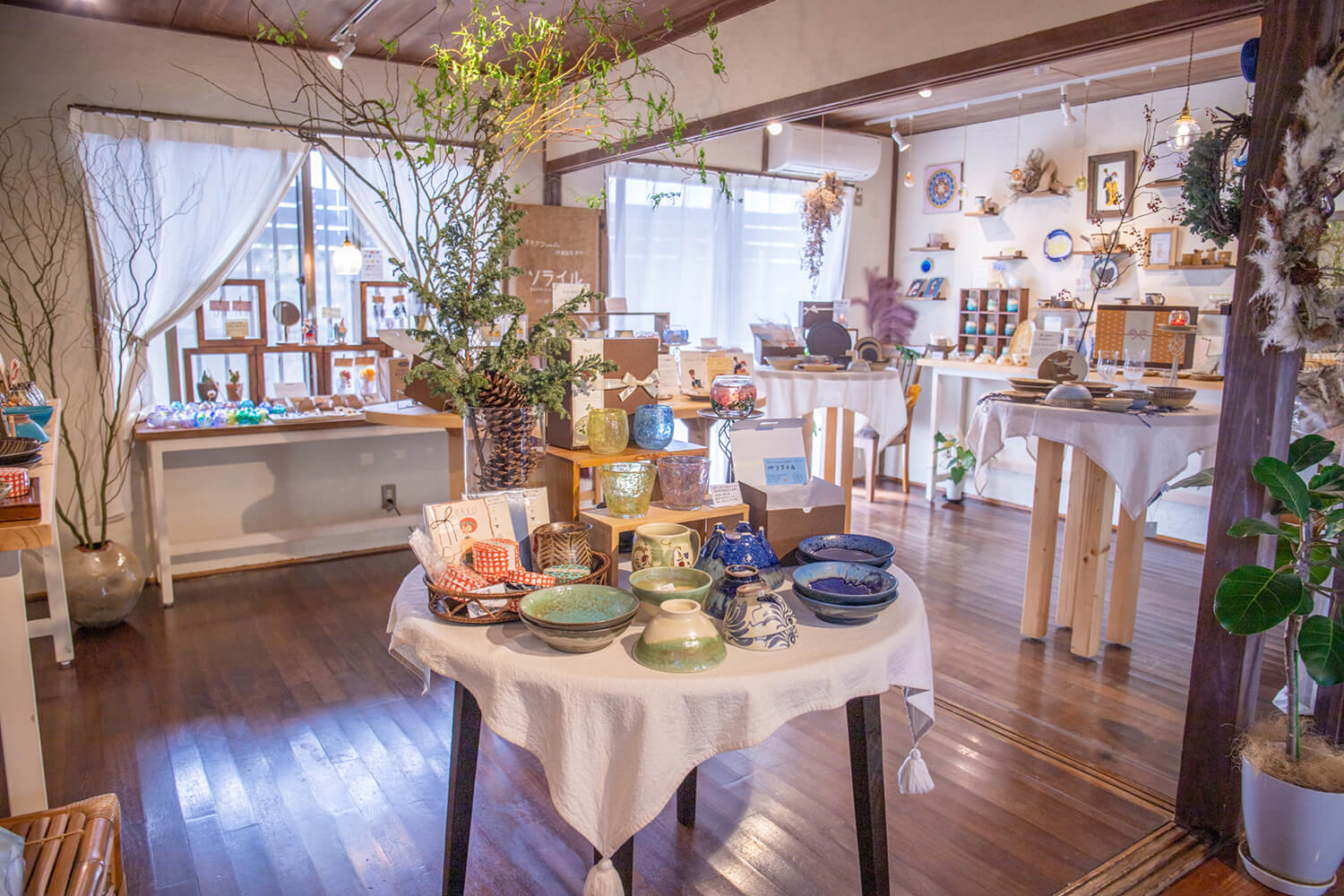 Souvenirs for yourself. 5 souvenir stores featuring items made from ...