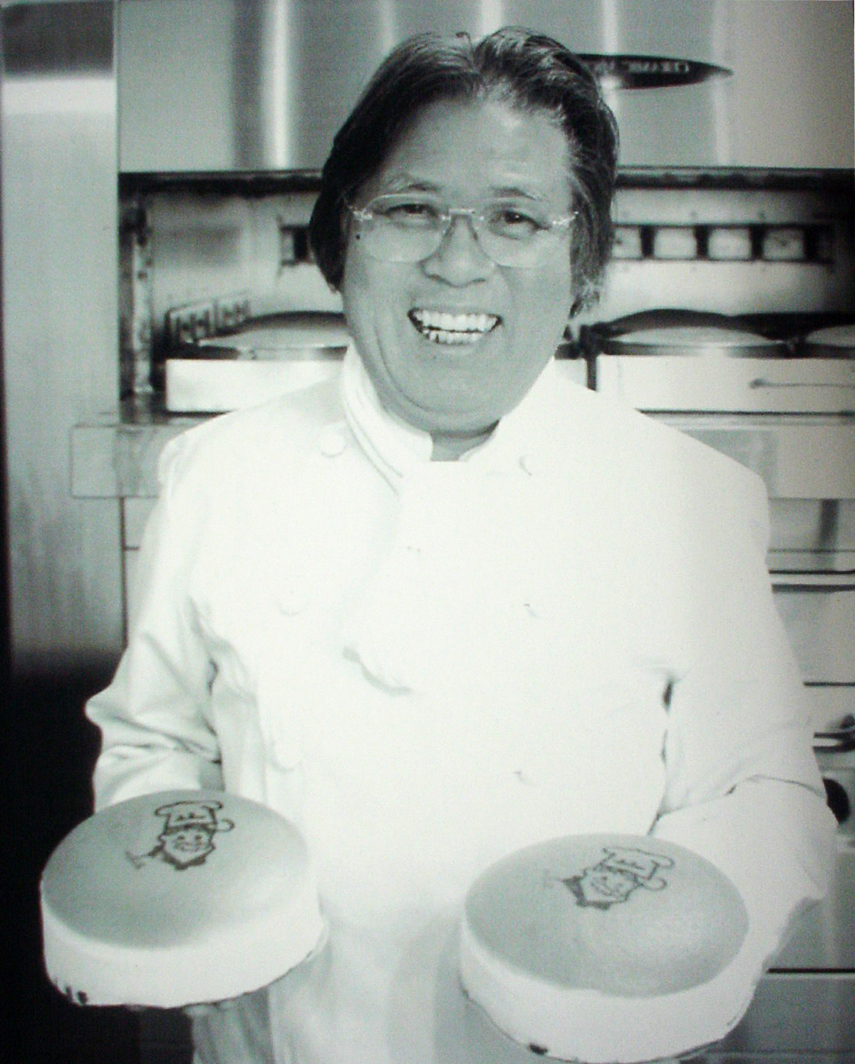 大阪銘菓「りくろーおじさんのチーズケーキ」のおいしさと人気の秘密を探る - みちくさガイド